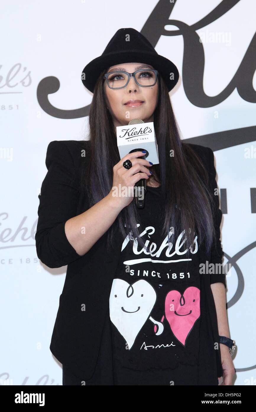 Taipei, China. 31st Oct, 2013. Singer A Mei attends public activity in ...