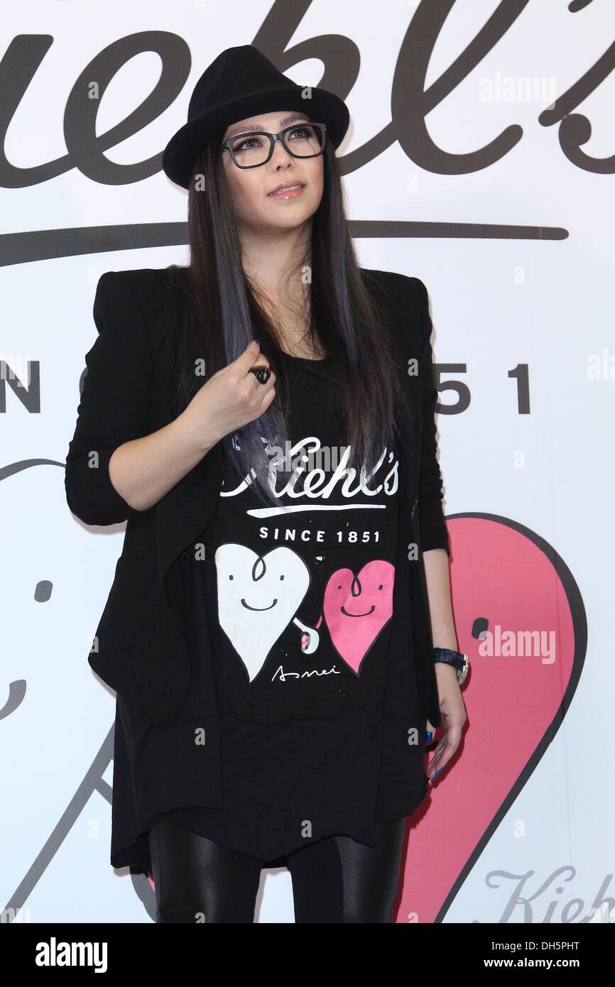Taipei, China. 31st Oct, 2013. Singer A Mei attends public activity in ...