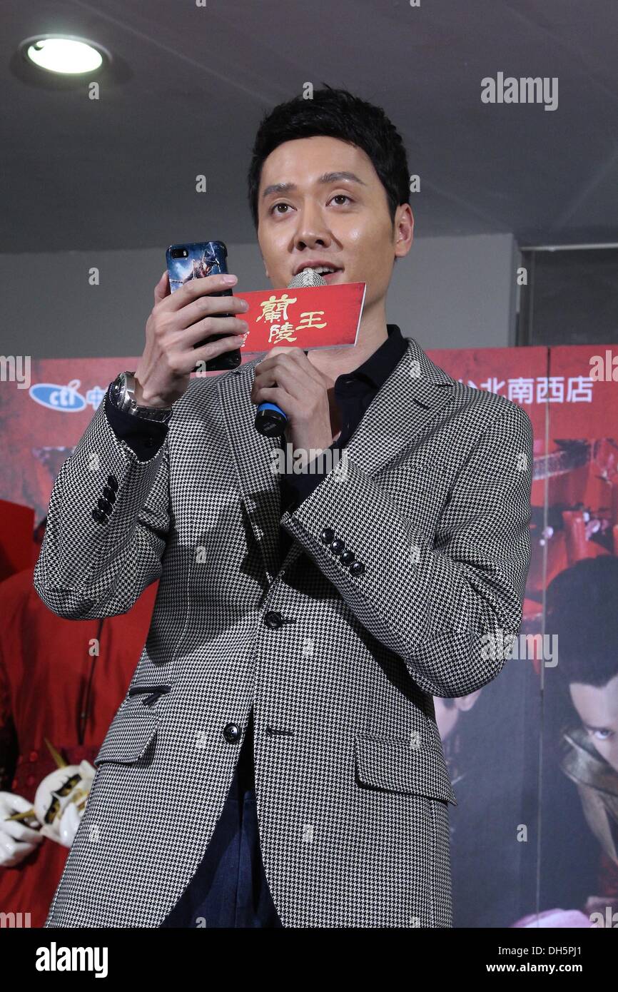 Taipei, China. 31st Oct, 2013. Actor Feng Shaofeng shows the costume he ...