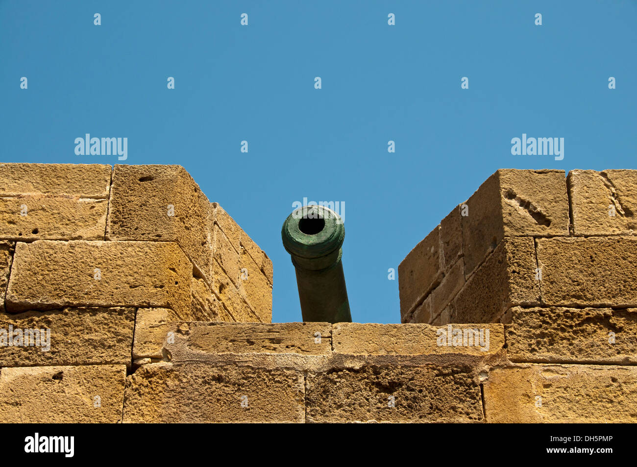 Mobile cannon hi-res stock photography and images - Alamy