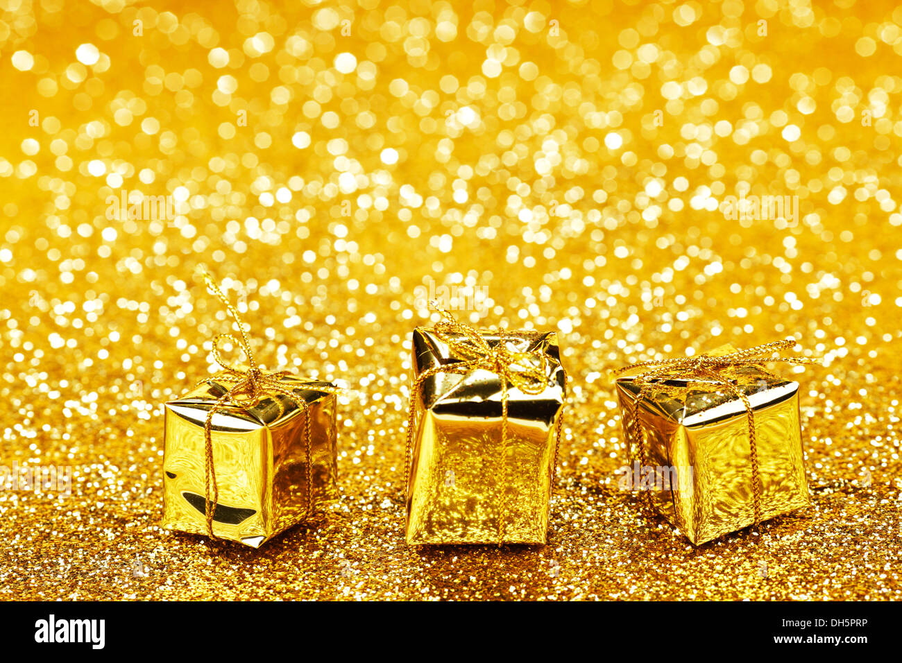 Golden boxes with christmas gifts on shiny glitter background Stock ...
