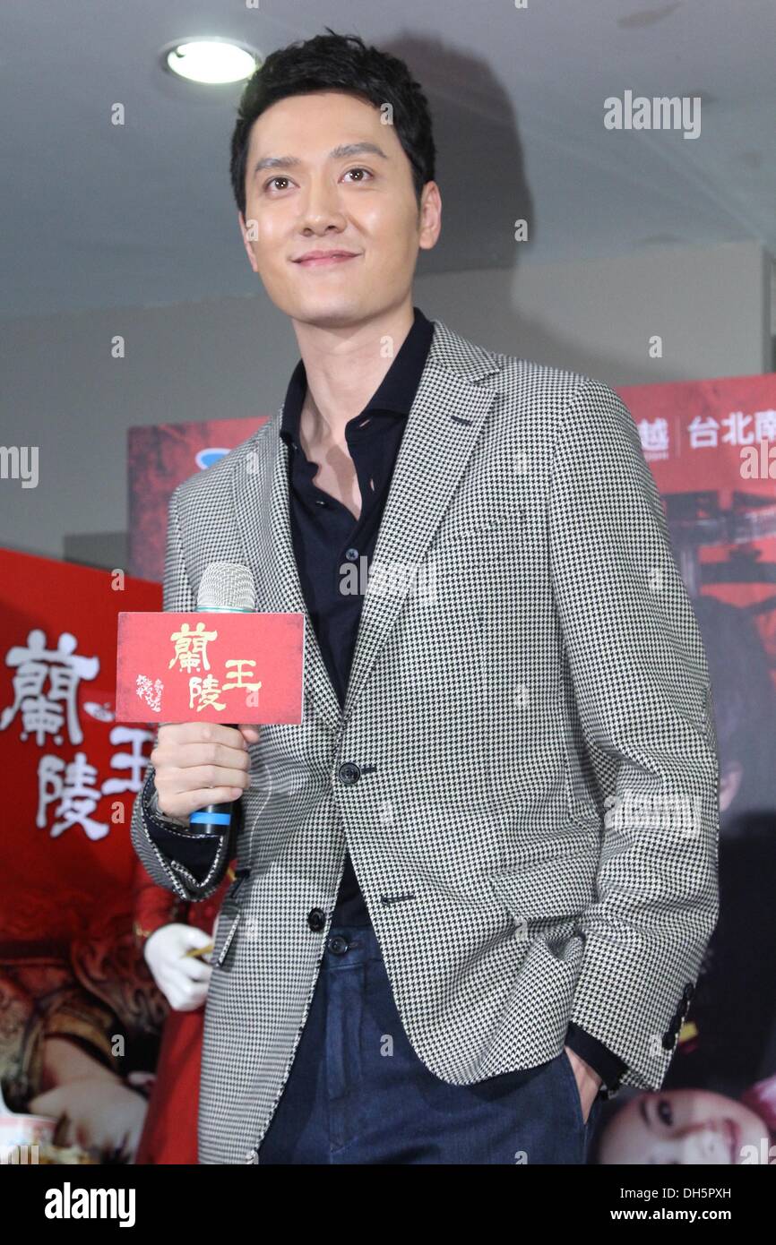 Taipei, China. 31st Oct, 2013. Actor Feng Shaofeng shows the costume he ...