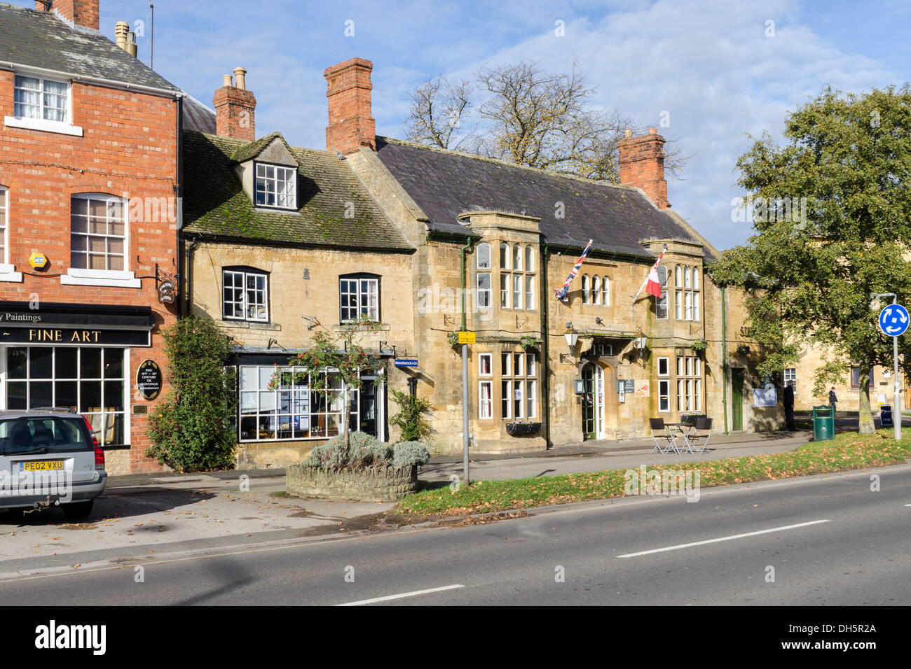 The Swan Inn public house in Moreton-in-Marsh in the Cotswolds Stock ...