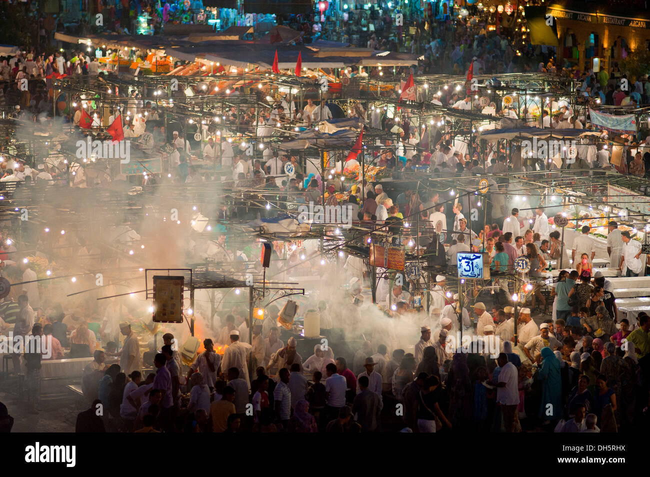 Crowd crowded busy stalls High Resolution Stock Photography and Images ...