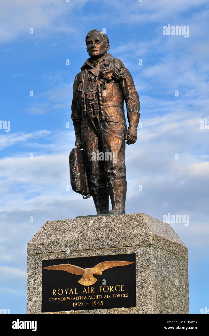The RAF Memorial on Plymouth Hoe, seen on a bright autumn morning Stock ...