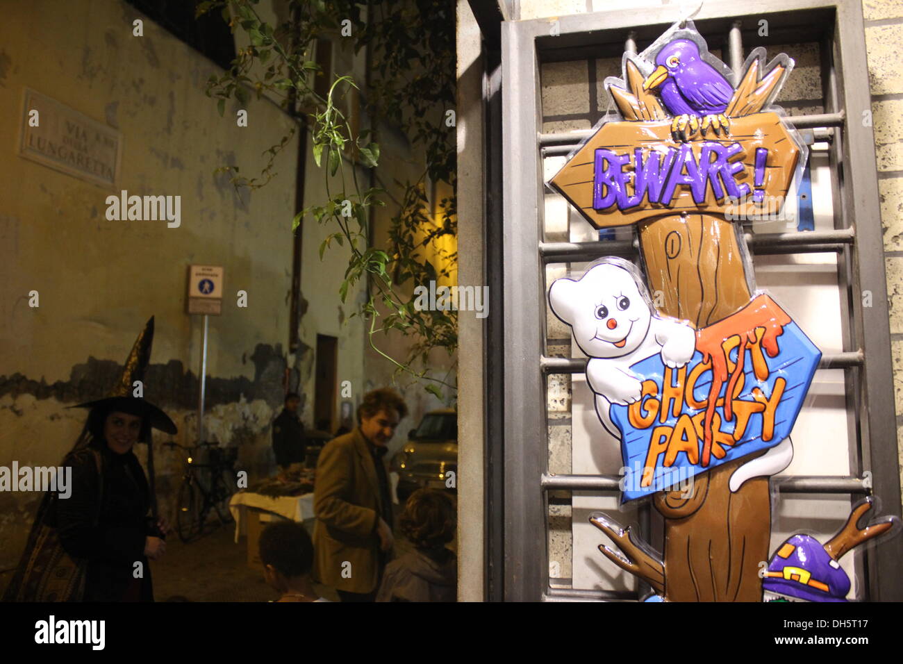 Rome, Italy. 31st Oct, 2013.Halloween night on the streets of ...