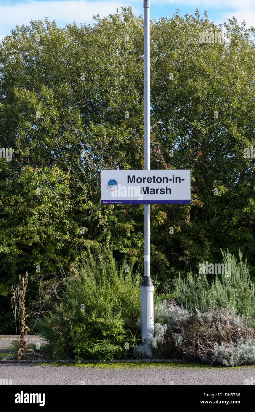 Sign moreton in marsh hi-res stock photography and images - Alamy
