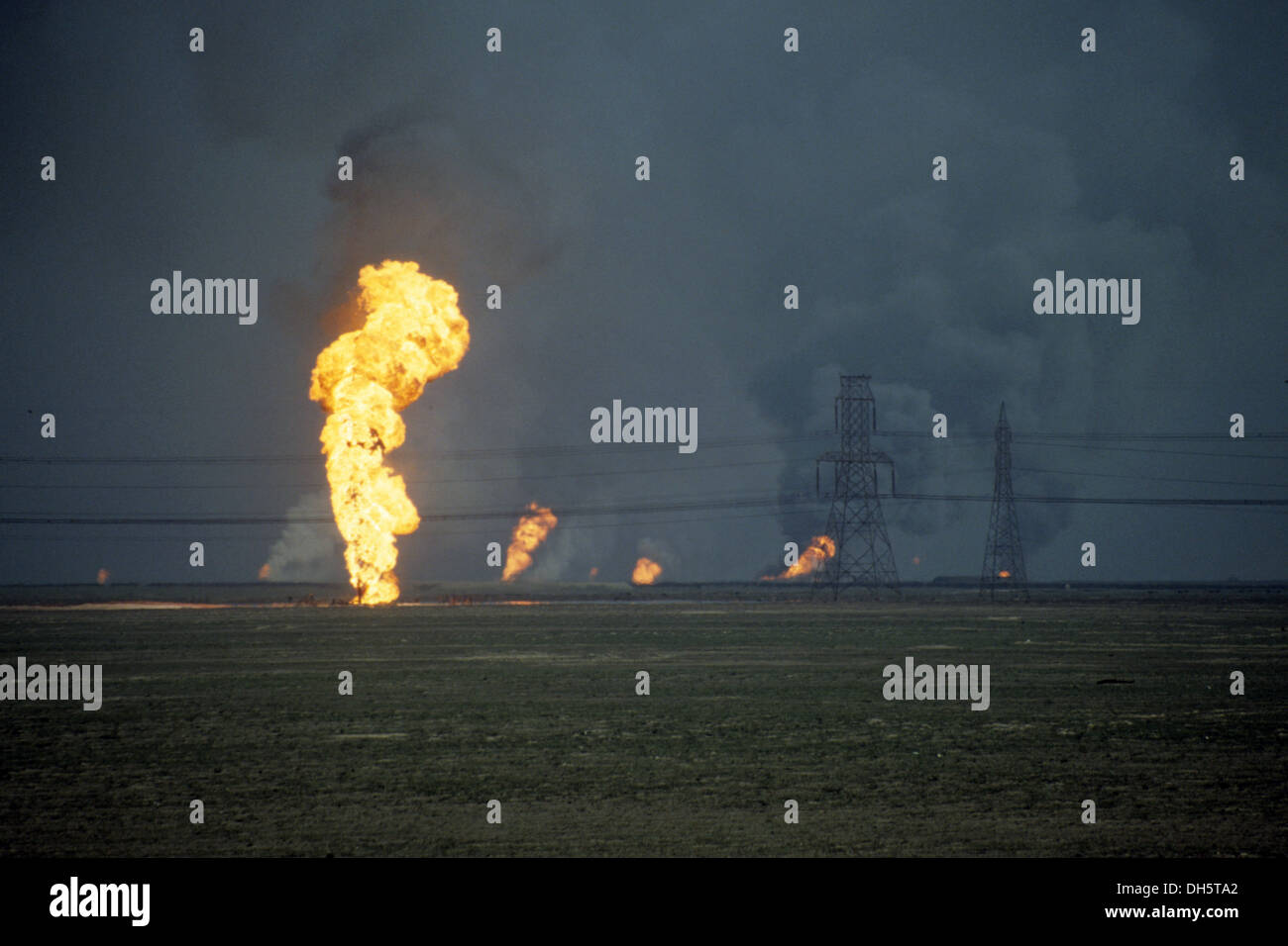 Kuwait 1991 oil fire hi-res stock photography and images - Alamy