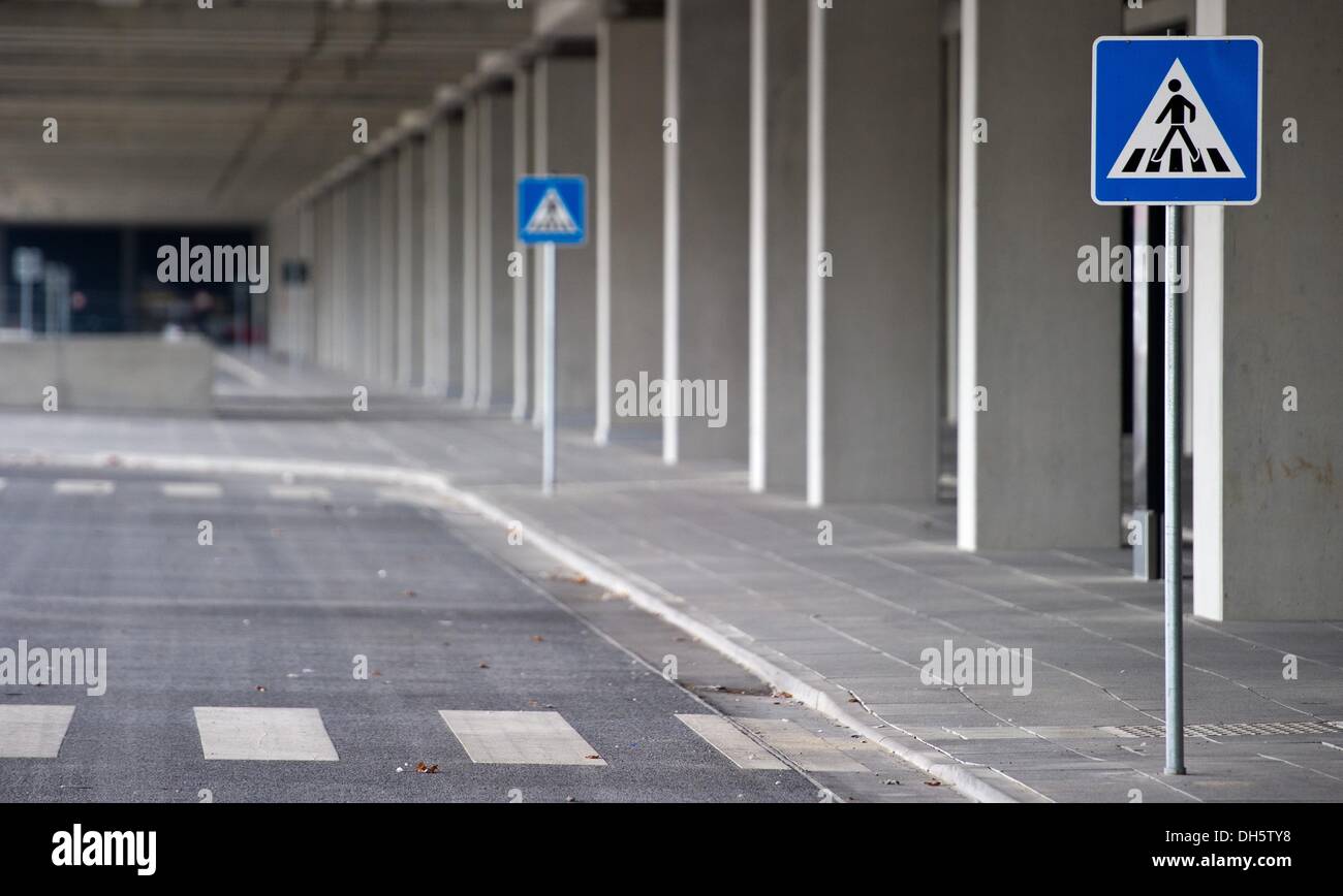 Unloading areas hi-res stock photography and images - Alamy