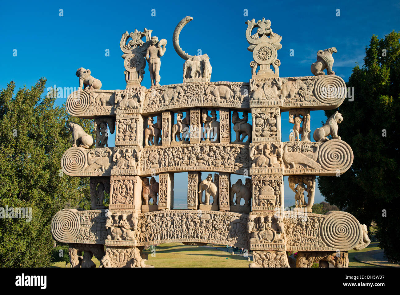 Toran is entry or gateway to stupa hi-res stock photography and images ...