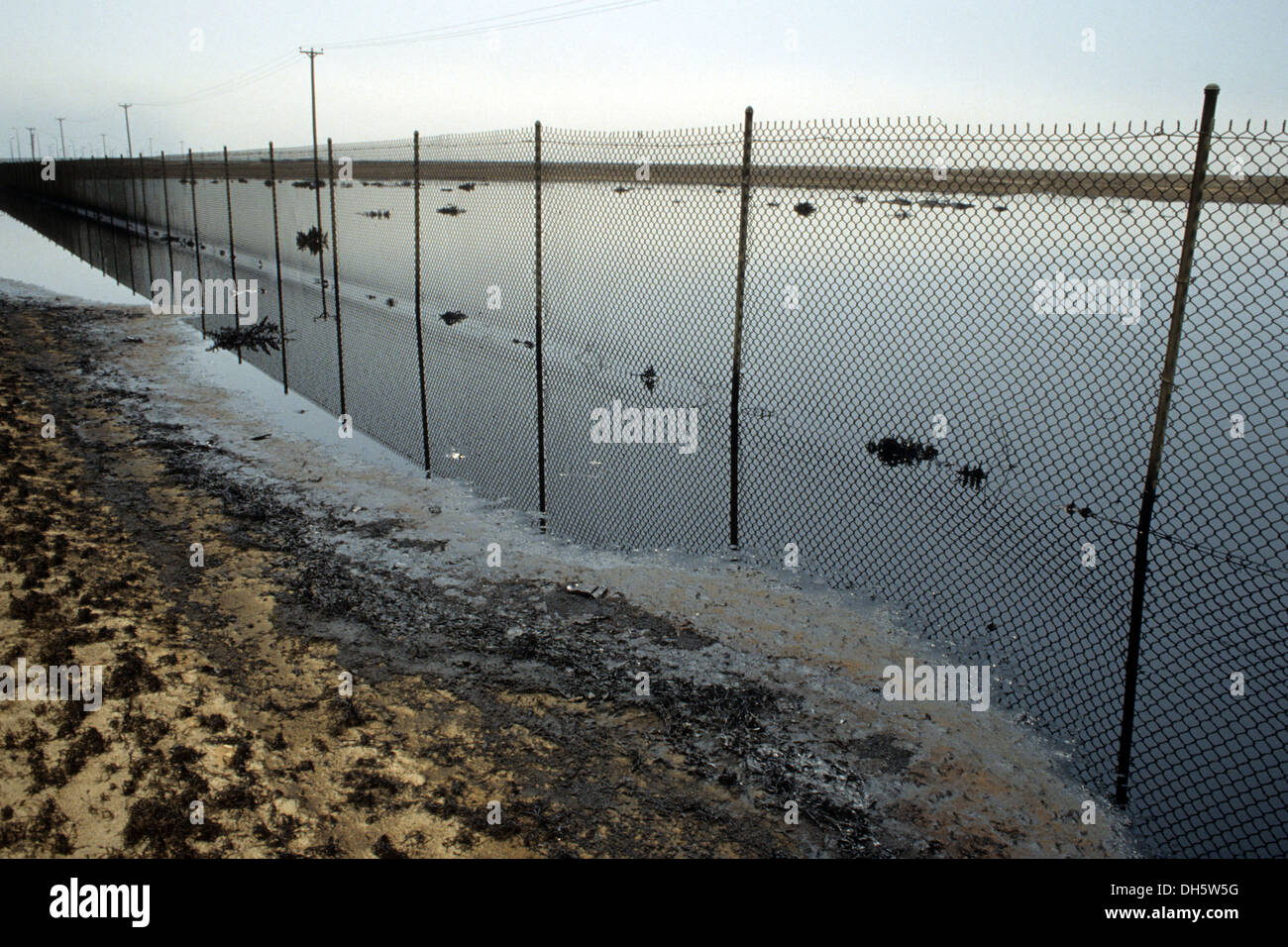 Kuwait oil hi-res stock photography and images - Alamy