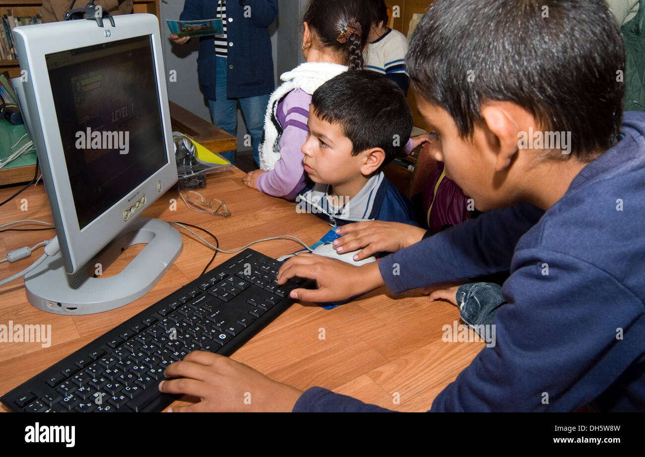 Computers people children learning children learn as they play hi-res ...