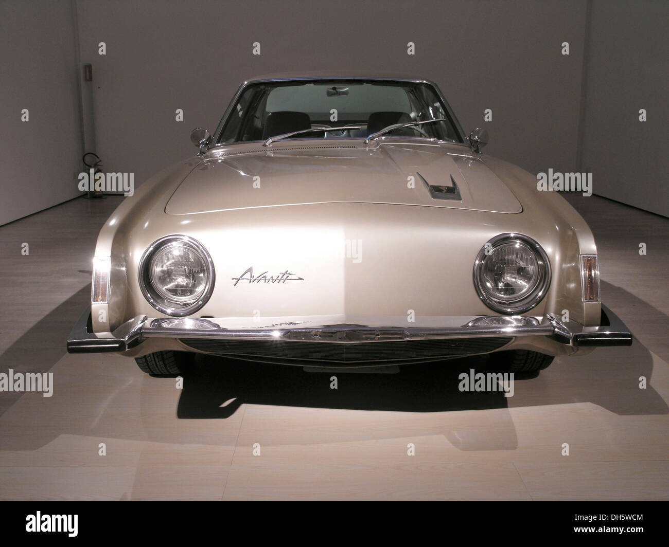 Avanti studebaker hi-res stock photography and images - Alamy