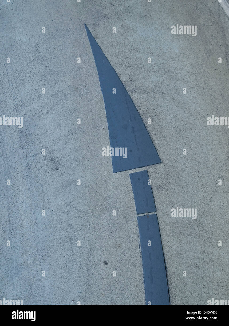 Arrow indications hi-res stock photography and images - Alamy