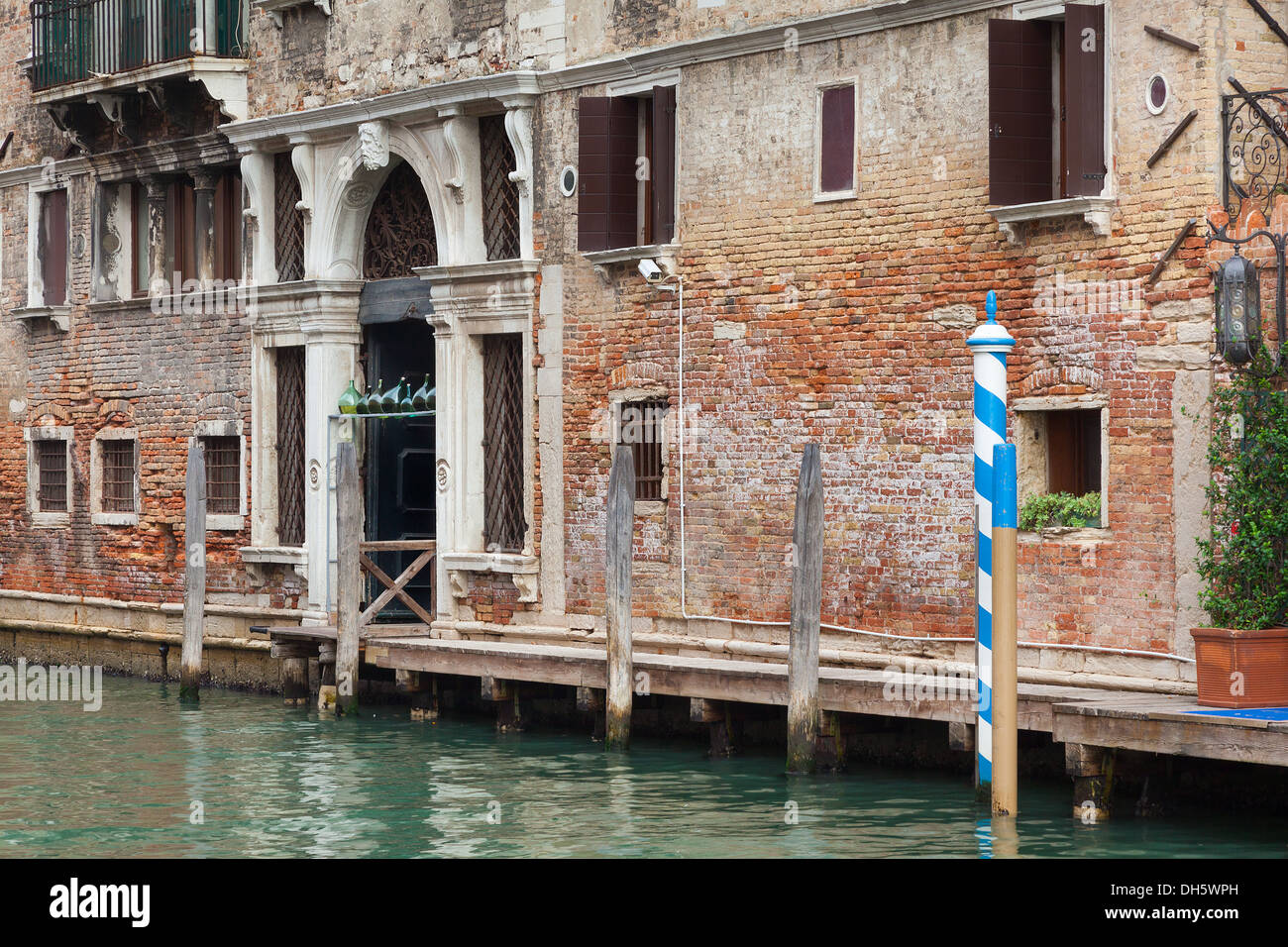 Venice water street hi-res stock photography and images - Alamy
