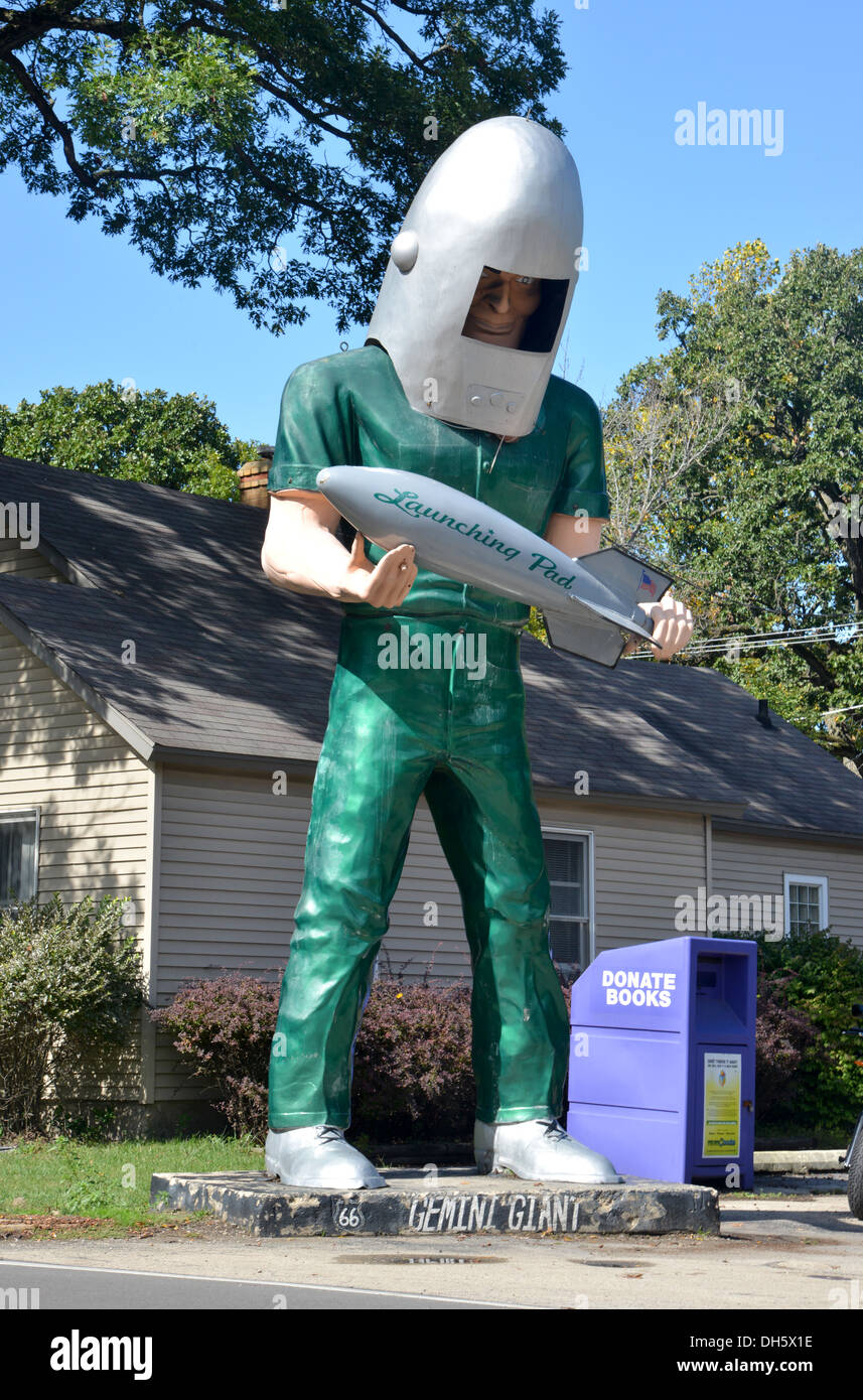 The Gemini Giant - a Route 66 landmark. An old Muffler man statue at ... The Gemini Giant - a Route 66 landmark. An old Muffler man statue at ...