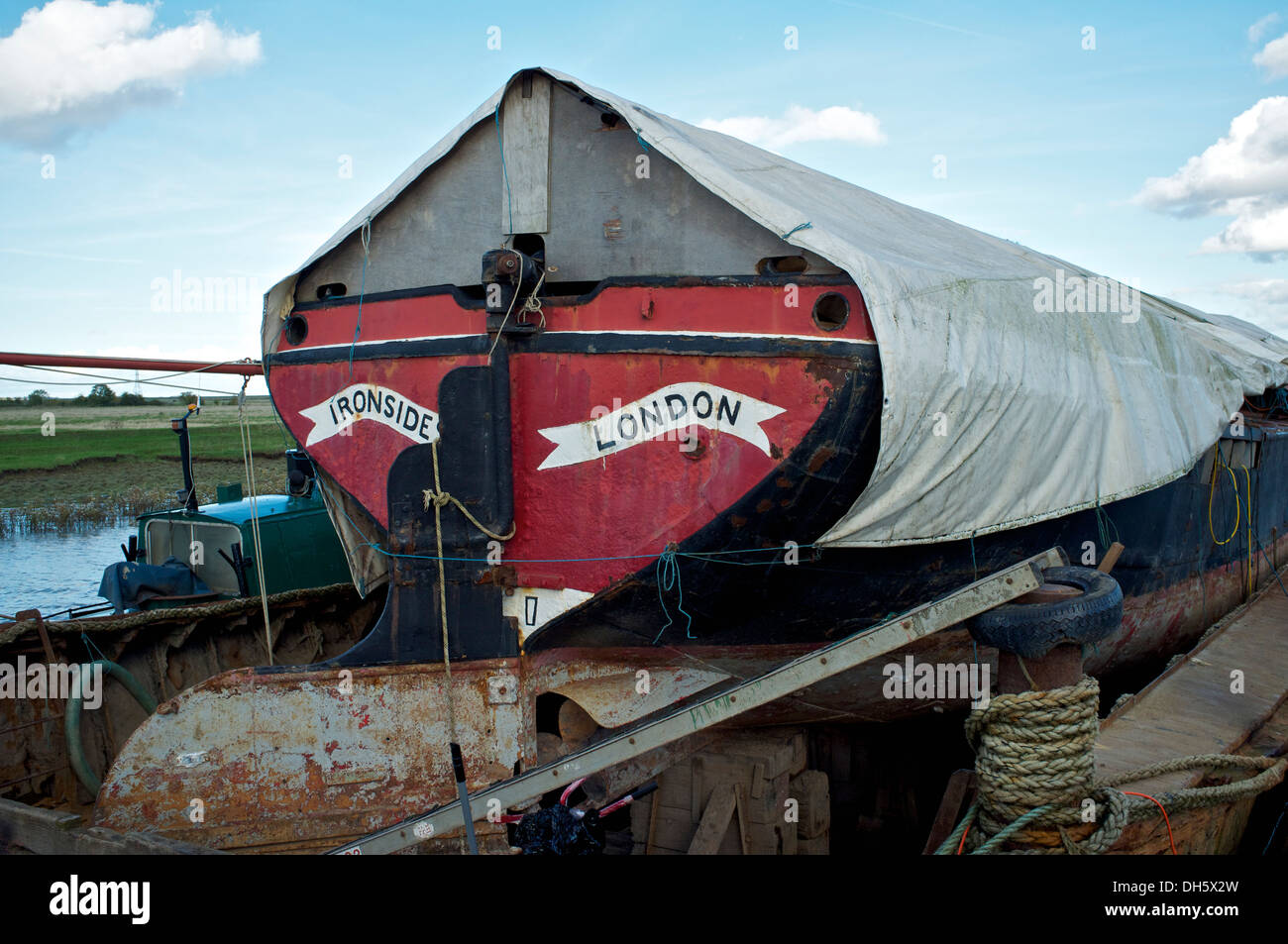 Barge repair hi-res stock photography and images - Alamy