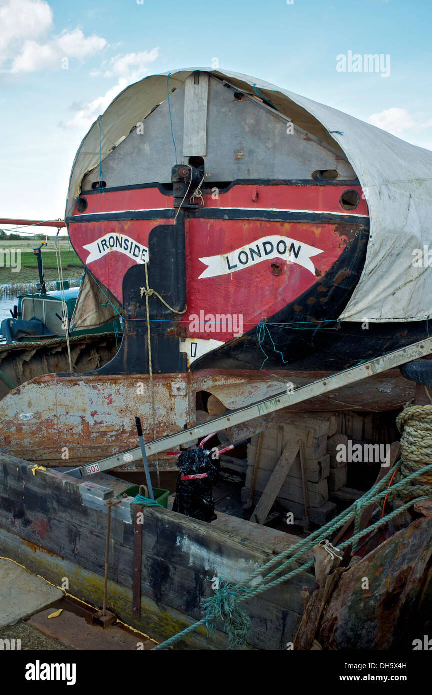 Barge repair hi-res stock photography and images - Alamy
