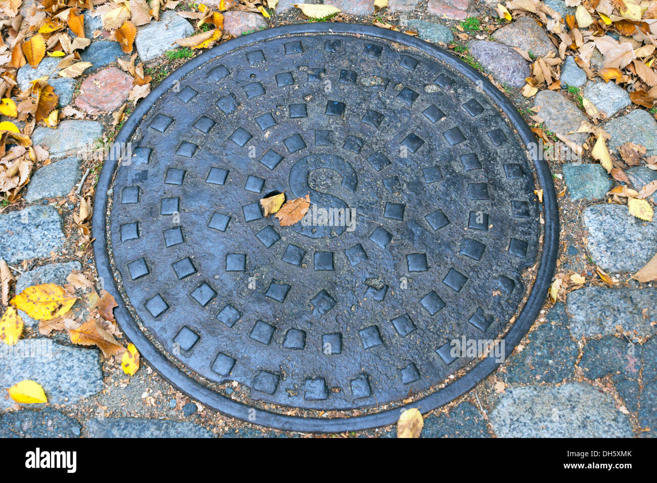 Bricks cover hi-res stock photography and images - Alamy