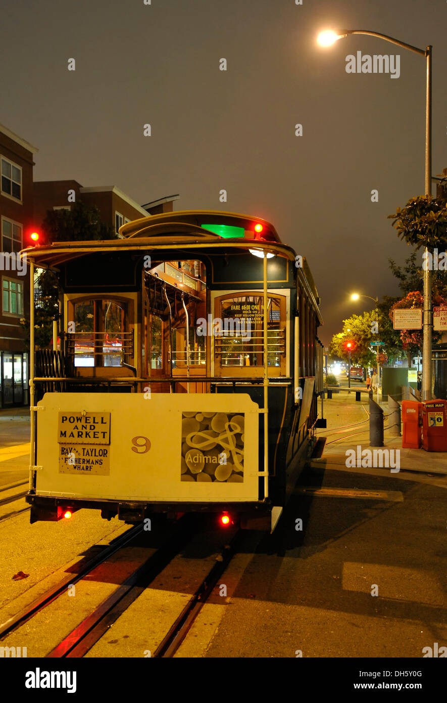 Night scene, cable car, cable tramway, Powell and Market Street ...