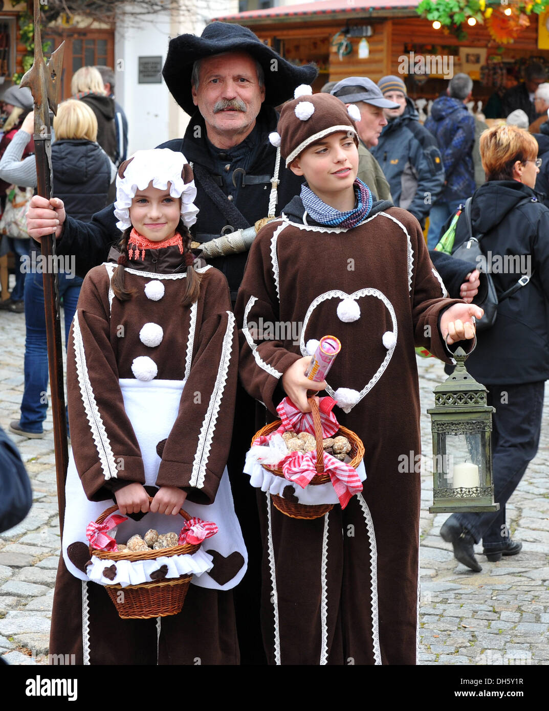 Pulsnitz, Germany. 01st Nov, 2013. Nils and Jessica who are dressed as ...