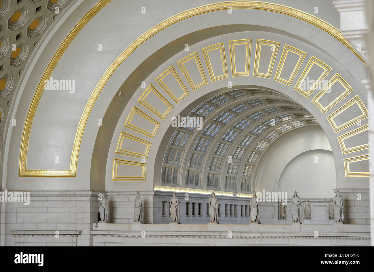Interior view, ceiling construction, Great Main Hall, waiting room ...