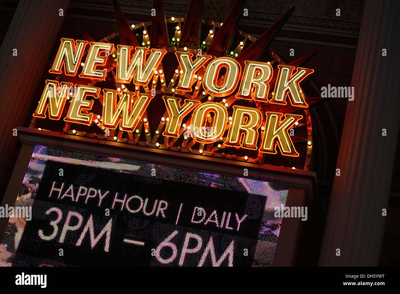 Neon hotel signs hi-res stock photography and images - Alamy
