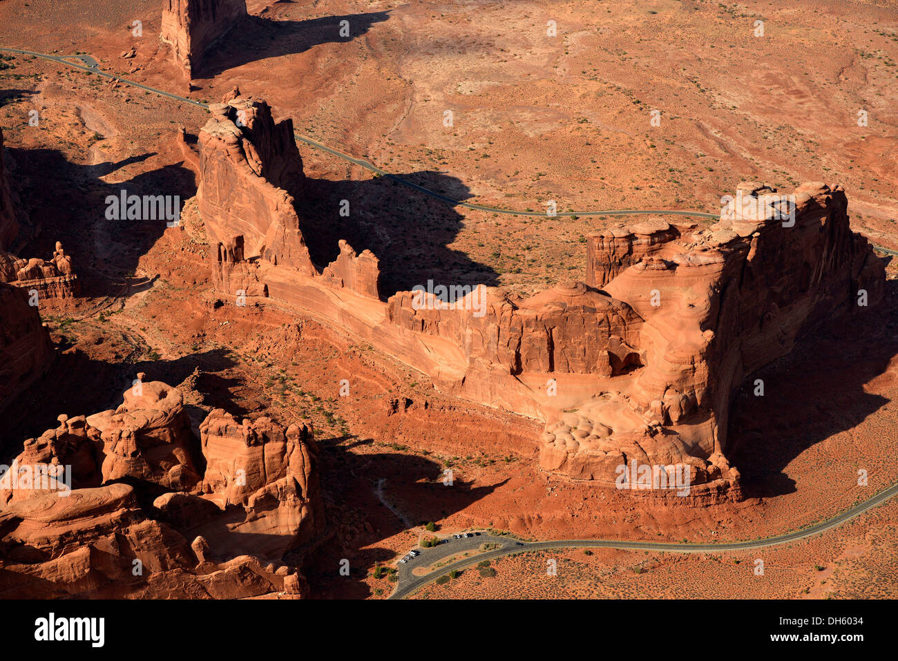 Aerial view, Park Avenue Trailhead and Viewpoint, Courthouse Tower ...