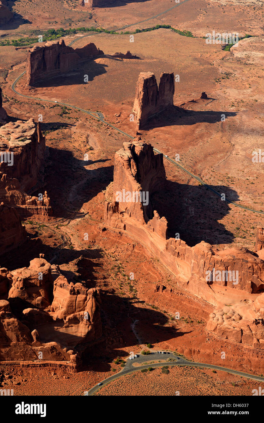 Aerial view, Park Avenue Trailhead and Viewpoint, Courthouse Tower ...
