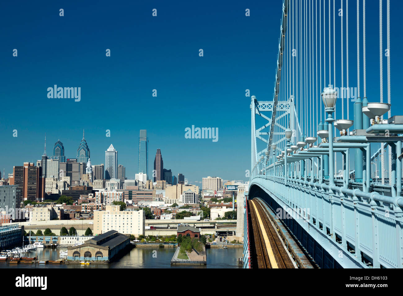 BENJAMIN FRANKLIN BRIDGE DOWNTOWN SKYLINE PHILADELPHIA PENNSYLVANIA USA ...