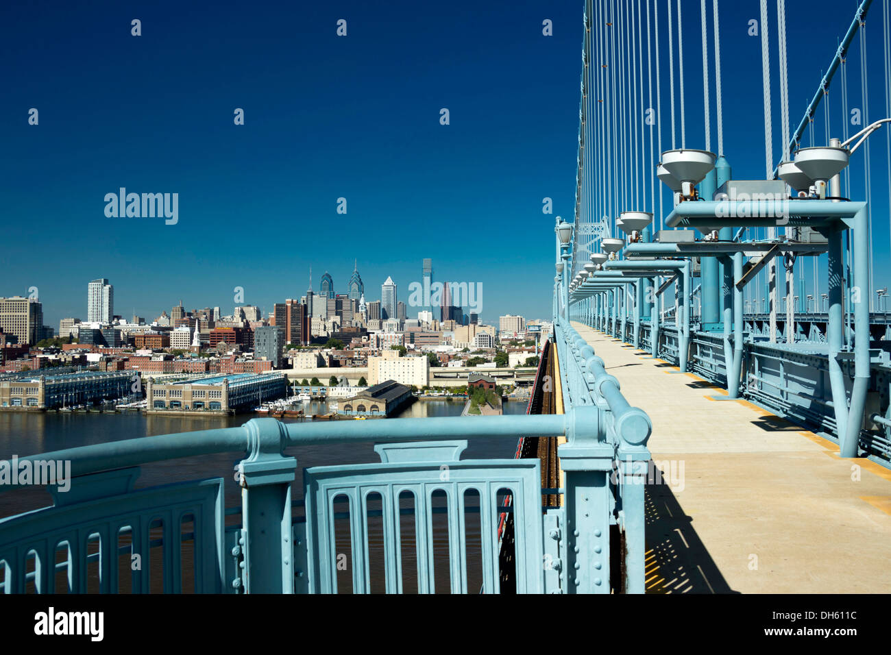 BENJAMIN FRANKLIN BRIDGE DOWNTOWN SKYLINE PHILADELPHIA PENNSYLVANIA USA ...