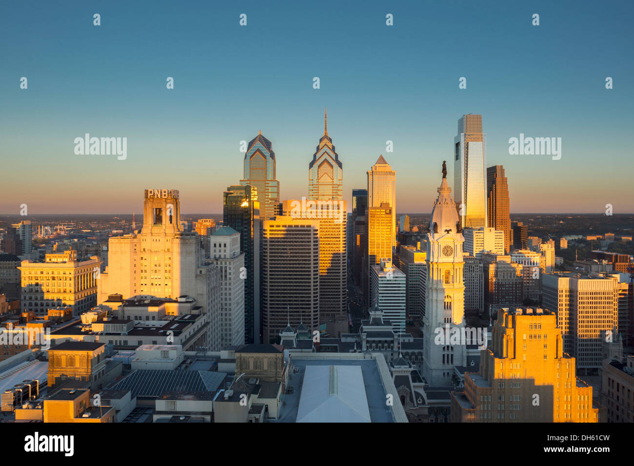 Philadelphia skyline panoramic hi-res stock photography and images - Alamy