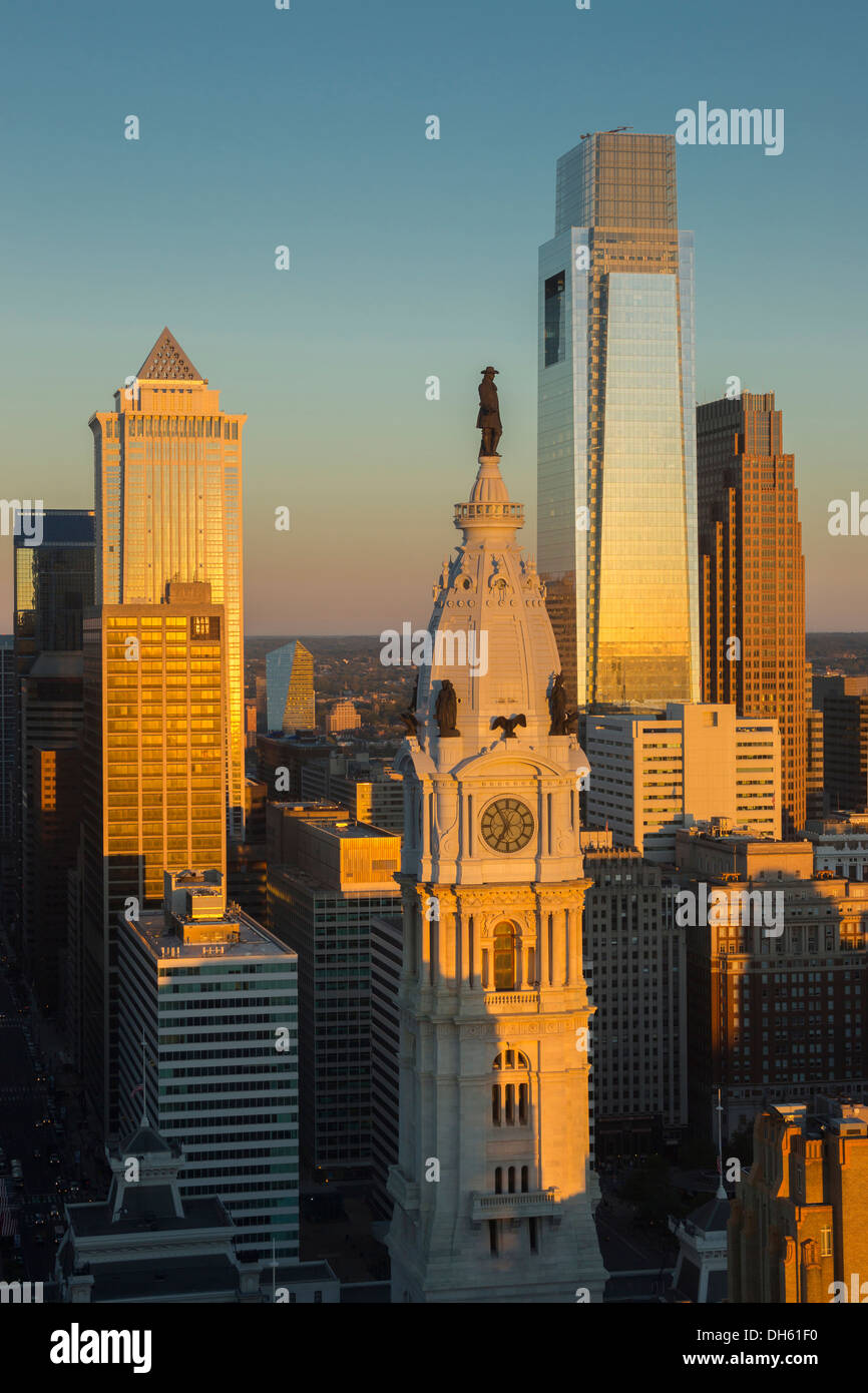 CITY HALL (©JOHN MCARTHUR JR 1901) COMCAST CENTER TOWER (©ROBERT A M ... CITY HALL (©JOHN MCARTHUR JR 1901) COMCAST CENTER TOWER (©ROBERT A M ...