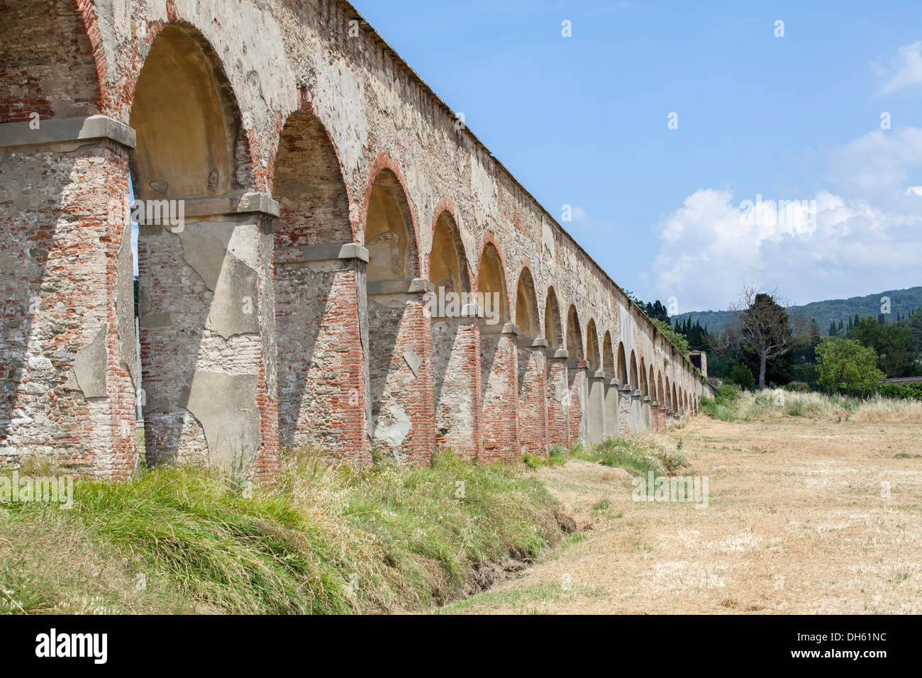 A roman aqueduct in Arezzo, Tuscany, Italy Stock Photo - Alamy