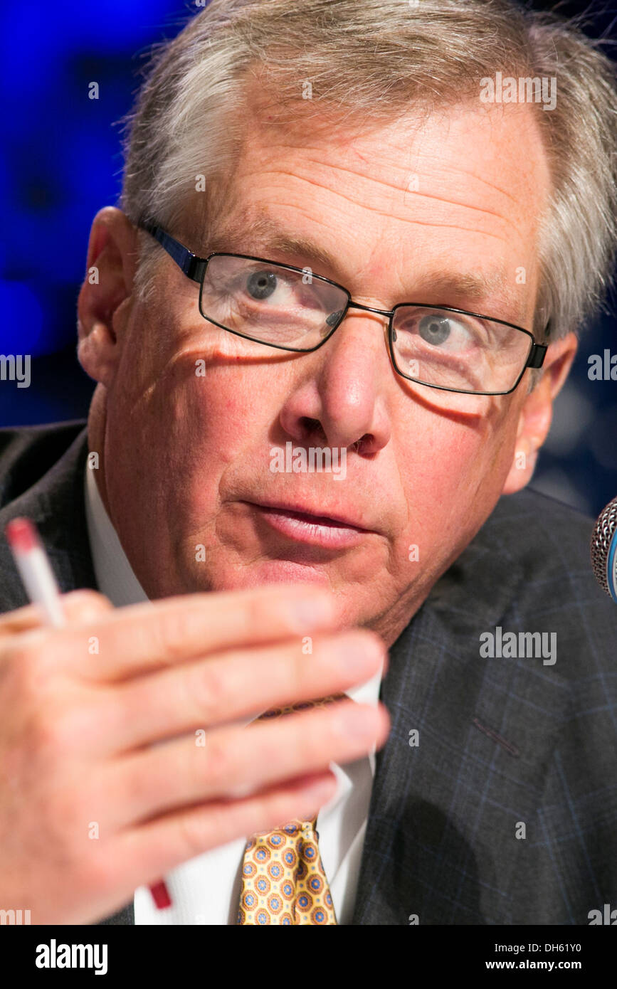 Ceo of caterpillar hi-res stock photography and images - Alamy