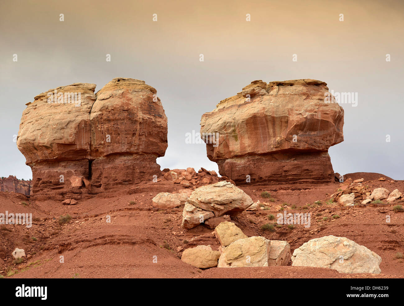 Twin Rocks, Capitol Reef National Park, Utah, Southwestern USA, USA ...