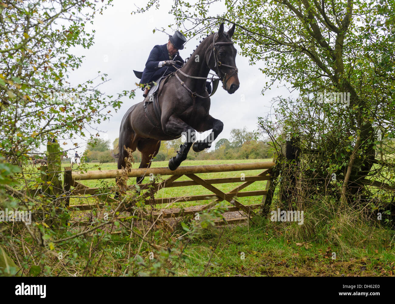 Hunting side saddle jump hi-res stock photography and images - Alamy