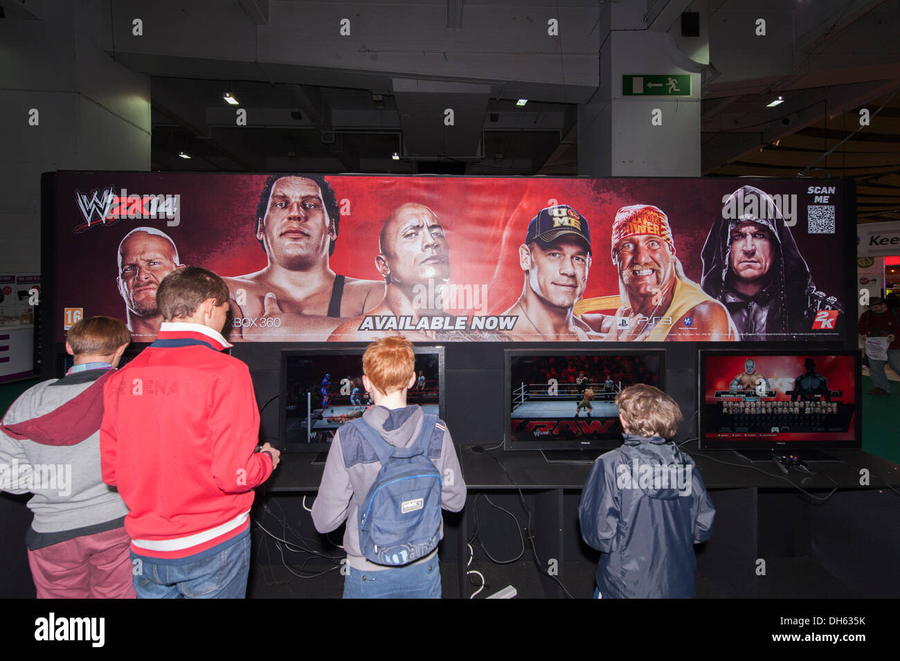 W2k14 wrestling computer game stand hi-res stock photography and images ...