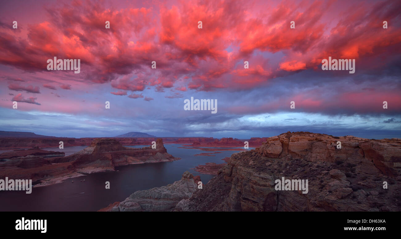 Afterglow, view from Alstrom Point after sunset to Lake Powell ...
