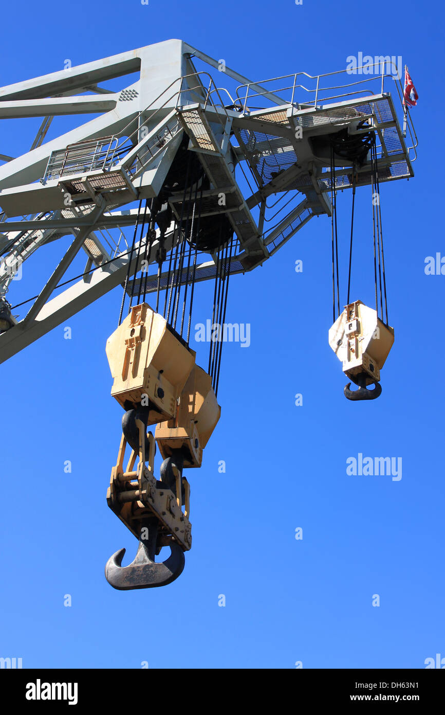 Port crane hi-res stock photography and images - Alamy