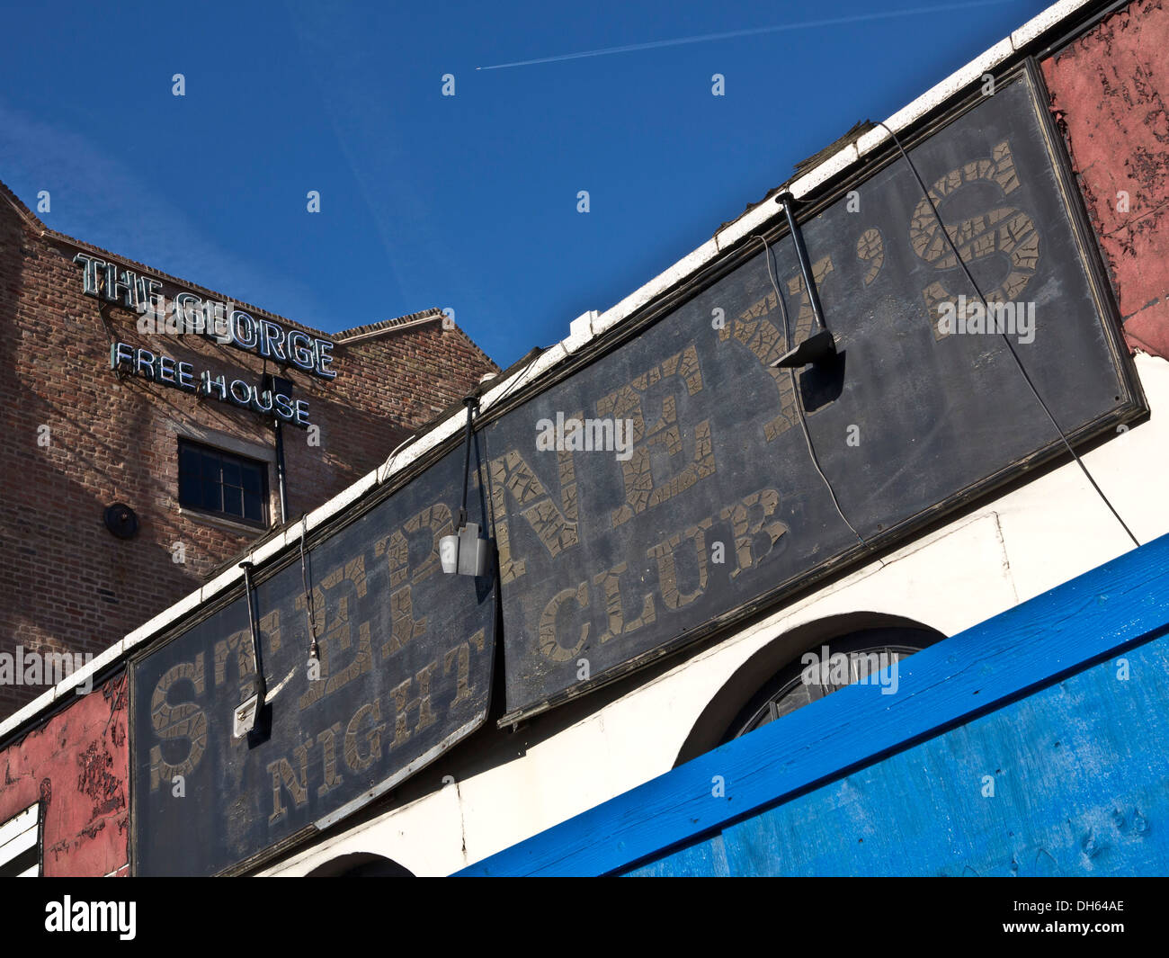 Run down pub east london hi-res stock photography and images - Alamy