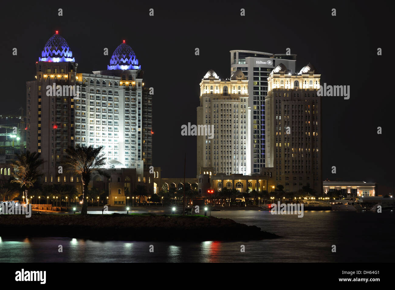 Night scene, Four Seasons Hotel, Falcon and Pearl Towers, Doha Hilton ...