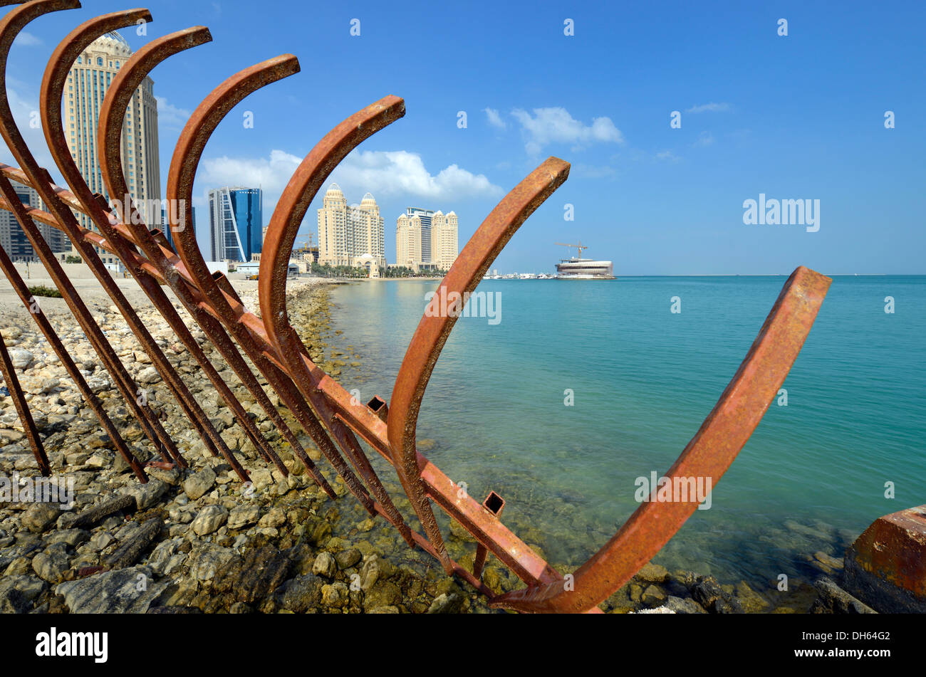 Construction hoarding hi-res stock photography and images - Alamy