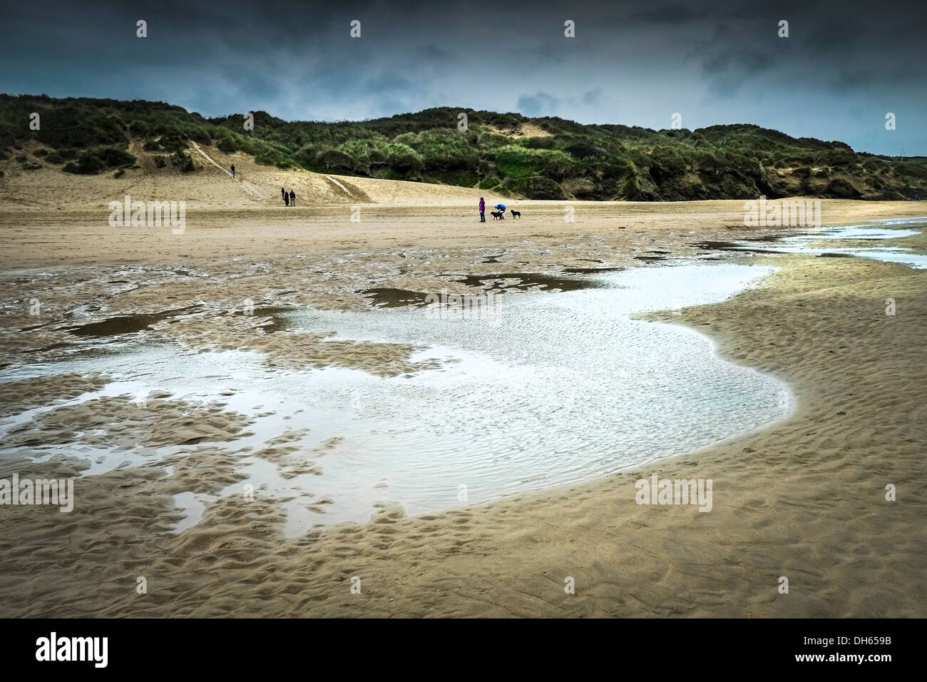 Clouds low hi-res stock photography and images - Alamy