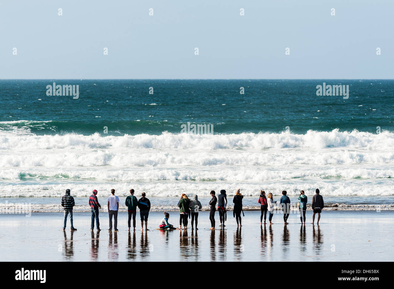Standing line hi-res stock photography and images - Alamy