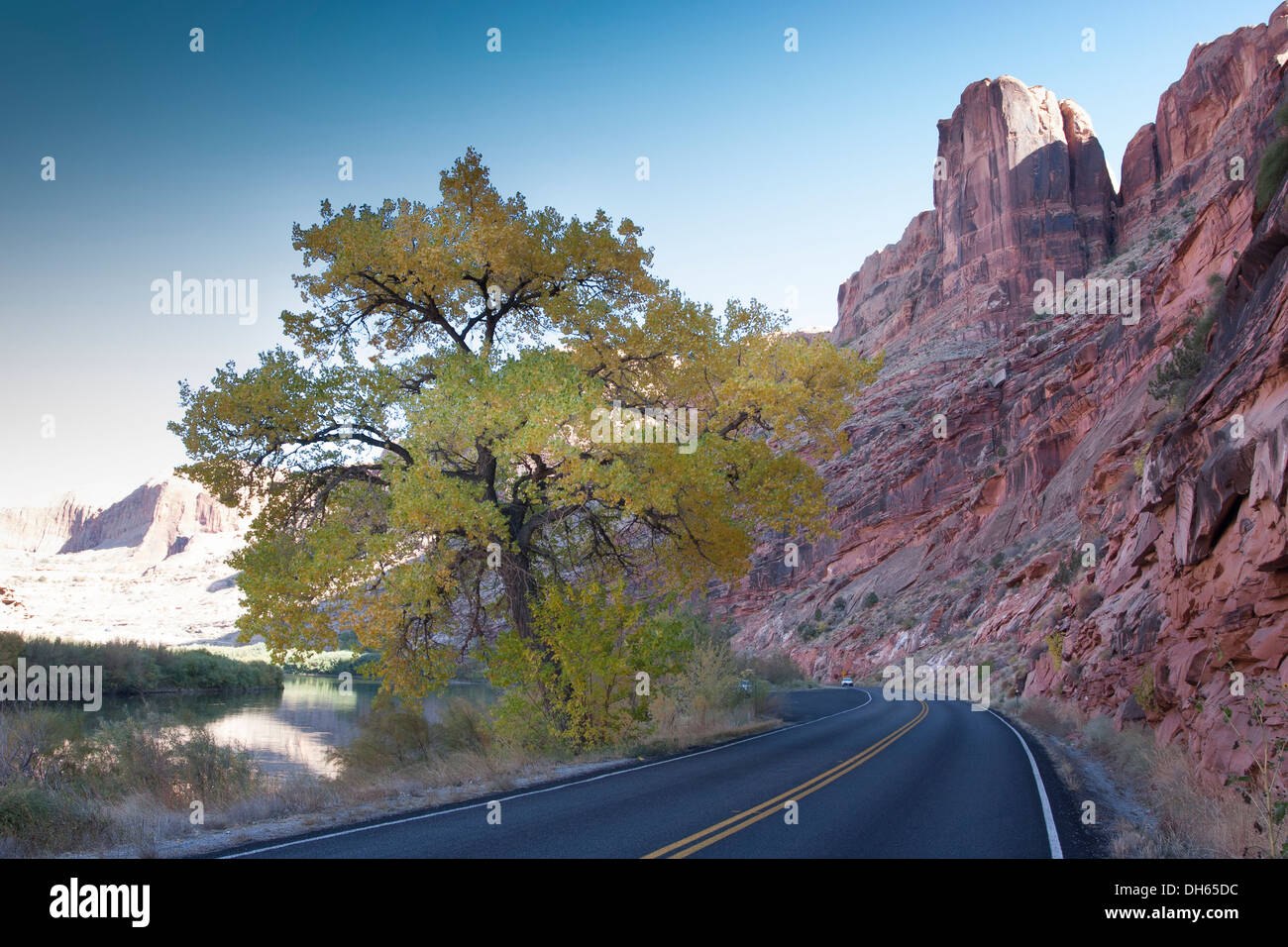 Highway into the Moab Desert Stock Photo - Alamy