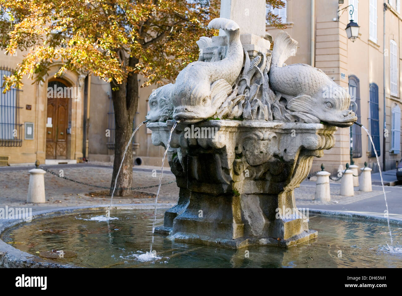 Fontaine of dauphins aix french hi-res stock photography and images - Alamy