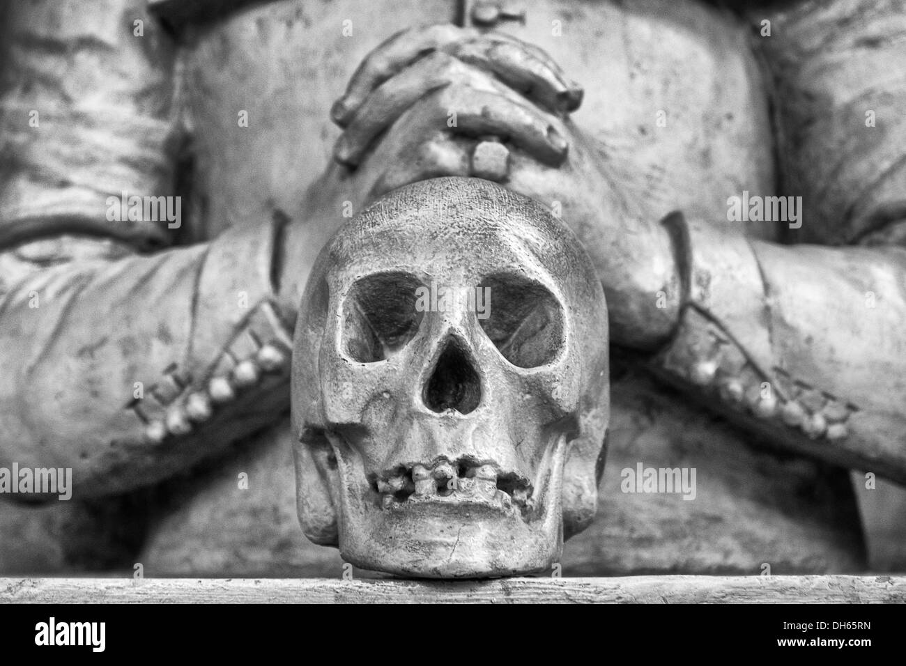 Skull hands hi-res stock photography and images - Alamy