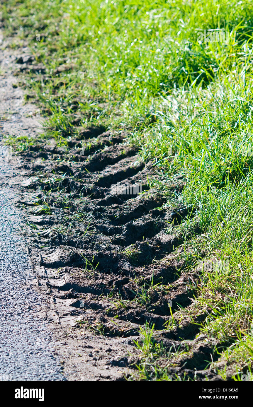 Dangerous roadside hi-res stock photography and images - Alamy