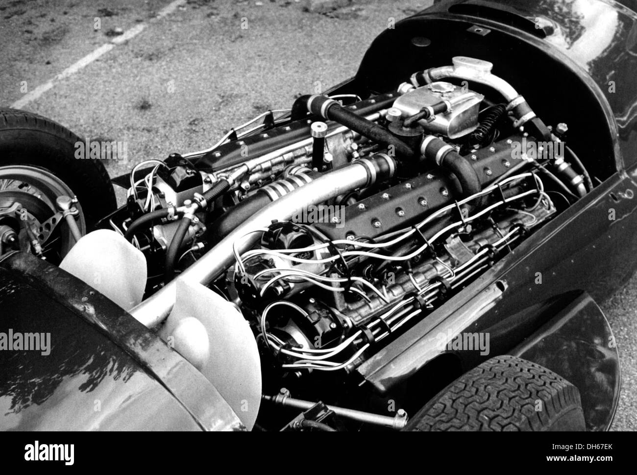 Car engine black and white High Resolution Stock Photography and Images ...